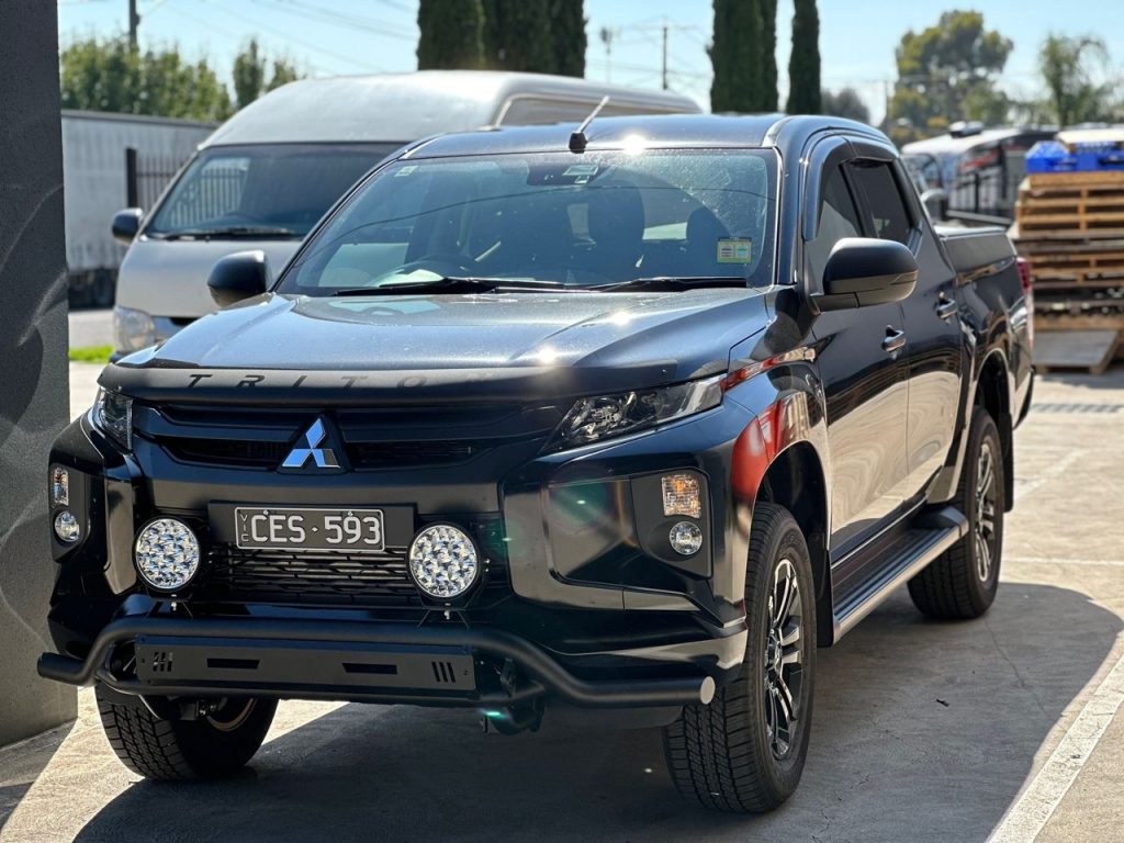 Black Nudge Bar + King 7 inch Spot light For Mitsubishi Triton MR 2018 ...